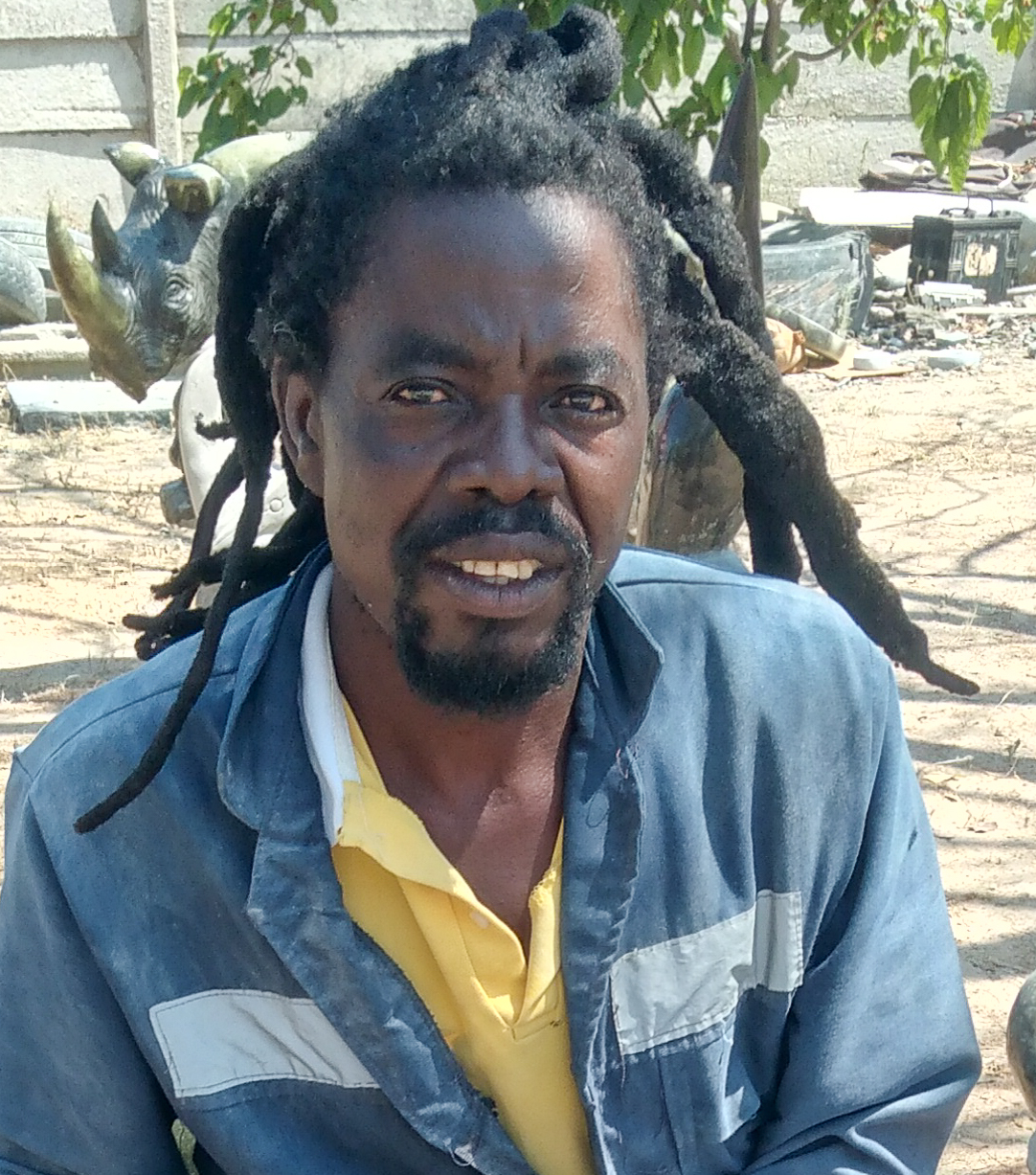 Ronny Nyamhunga - Sculpture at Kingham Lodge